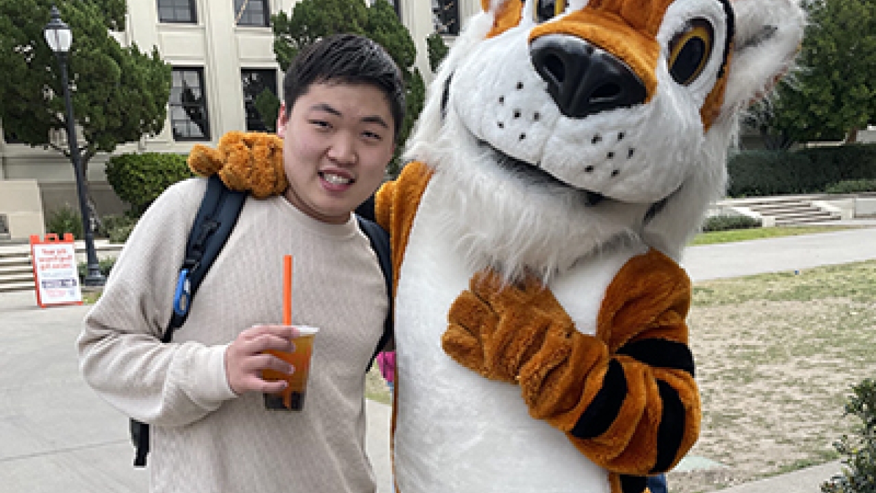 Alex Woo | Occidental College