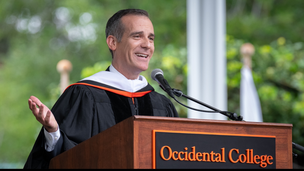 Garcetti Urges Graduates to Cross Borders at 2019 Commencement ...